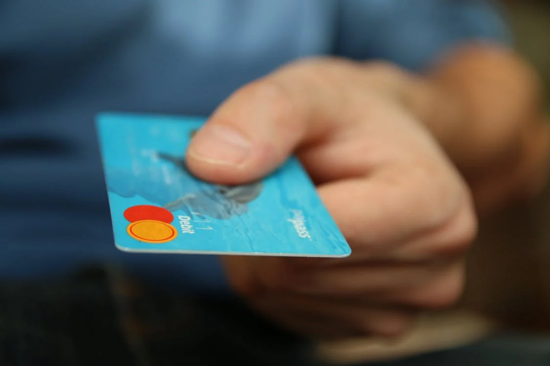 7 Best Brokers That Accept Debit Cards In The UK 2025