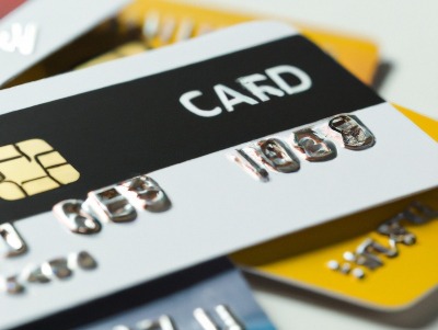 7 Best UK Brokers That Accept Credit Cards 2025